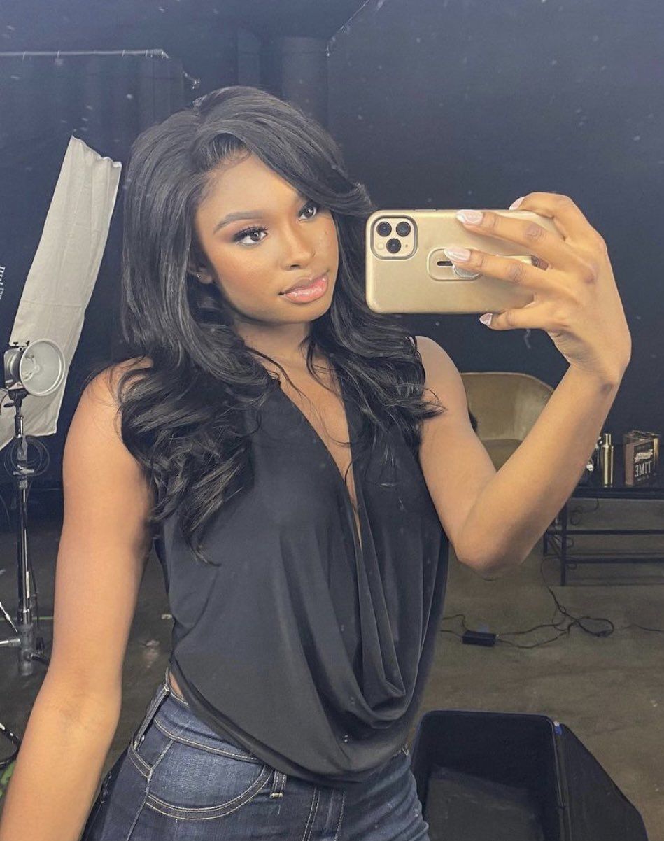 Coco-Jones-phone-photo-1 - MEFeater