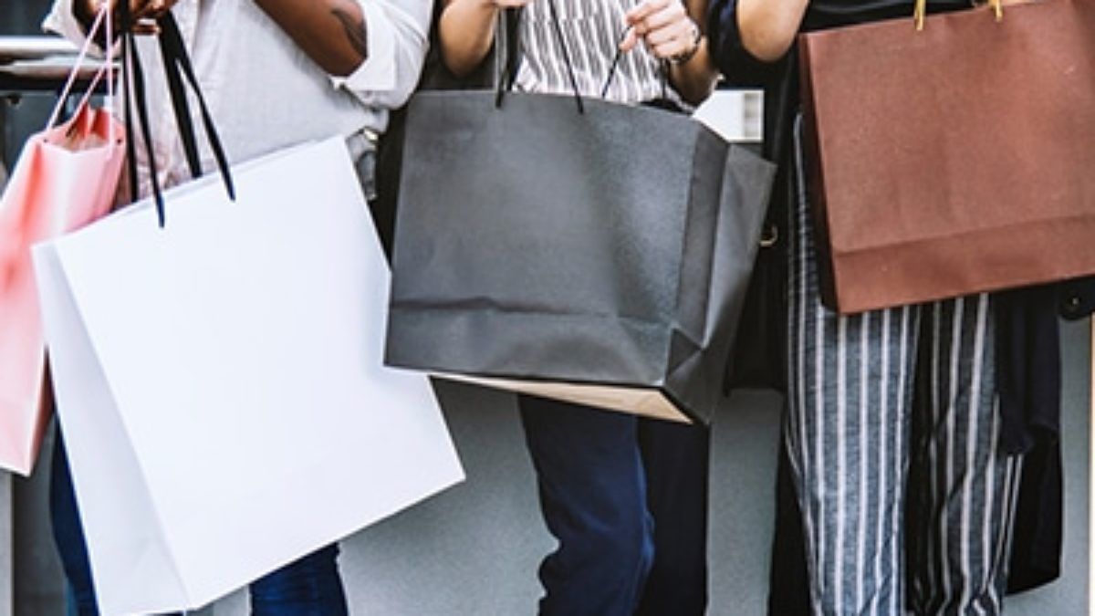 thumbnail-588-customers-shopping-1200x675 - MEFeater