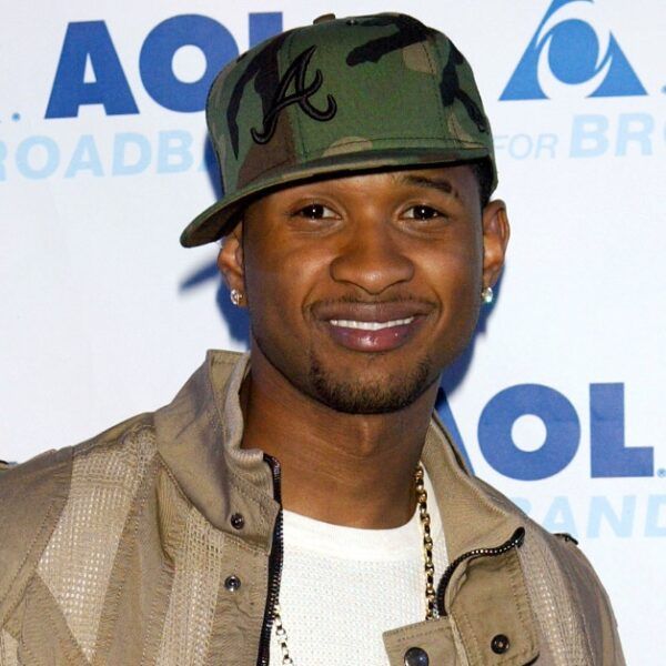 Usher-poses-for-a-photo-before-his-performance-for-AOL - MEFeater
