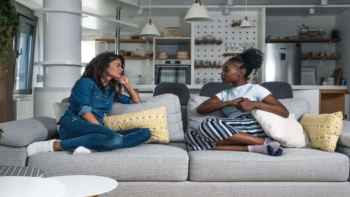 Yikes! 5 Signs That You and Your Best Friend Are Growing Apart