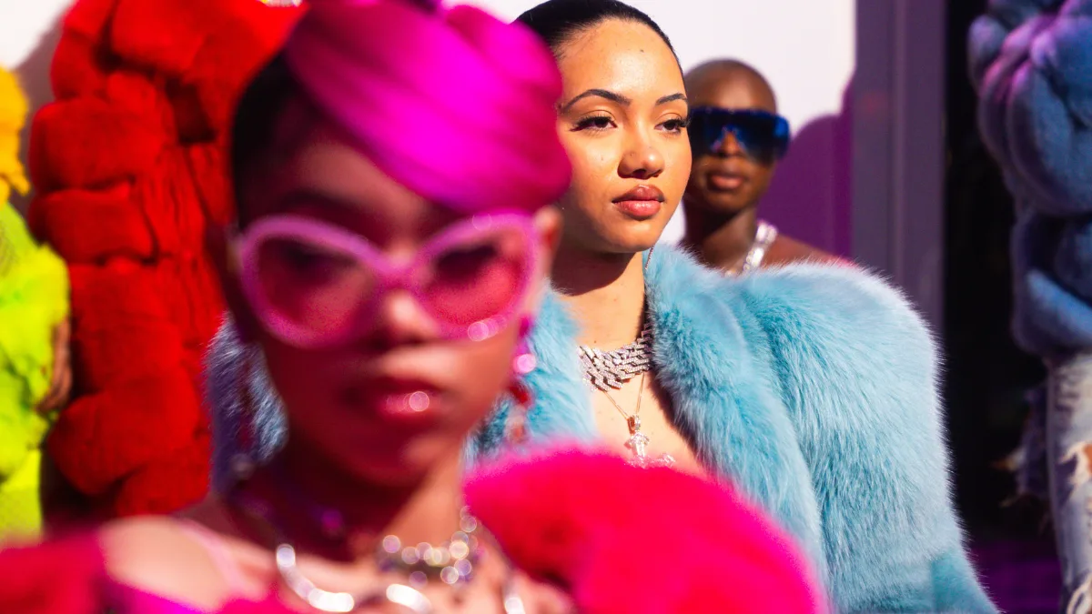 shopwomen - MEFeater